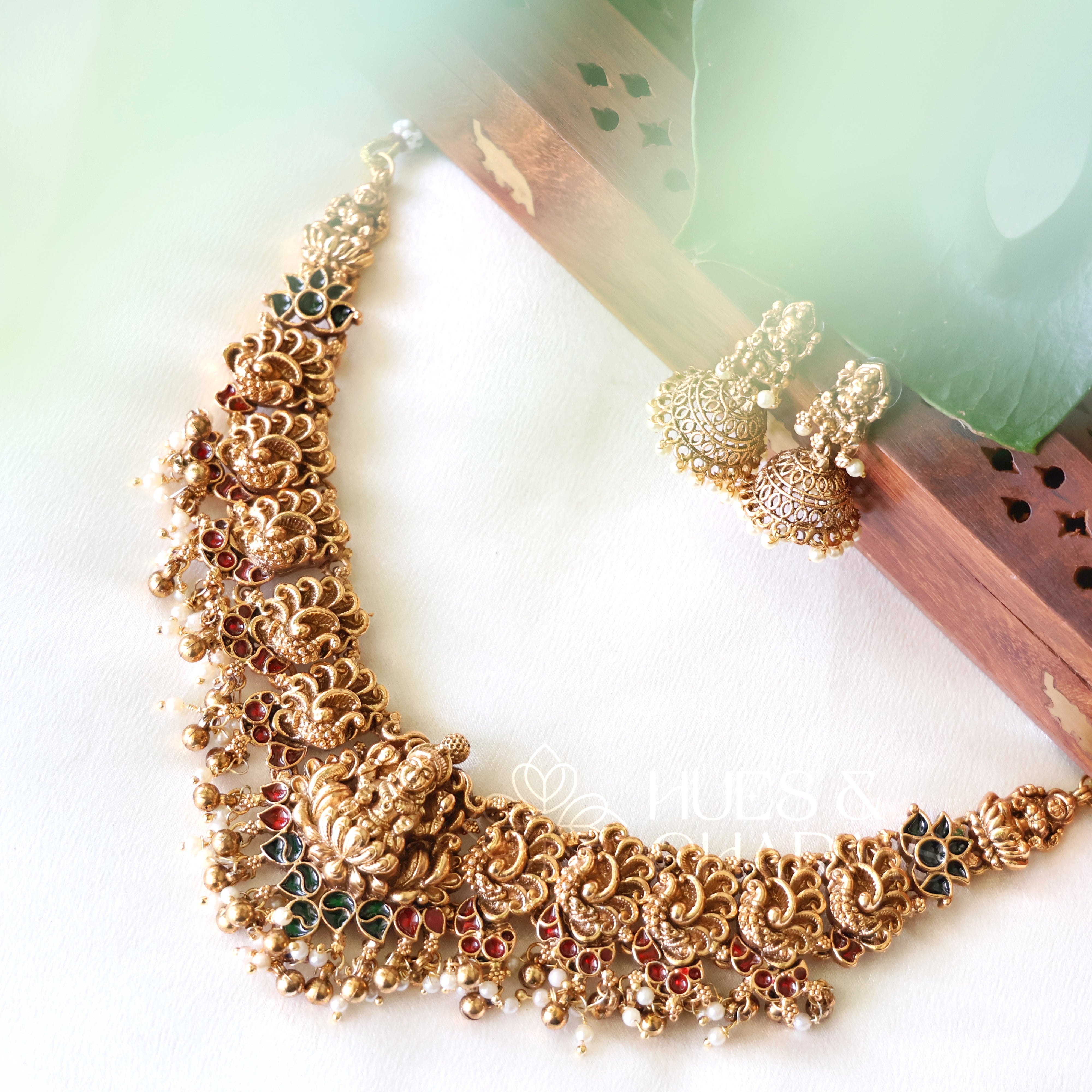 STATEMENT RATNA PADMA LAKSHMI NECKLACE SET – Hues and Charms