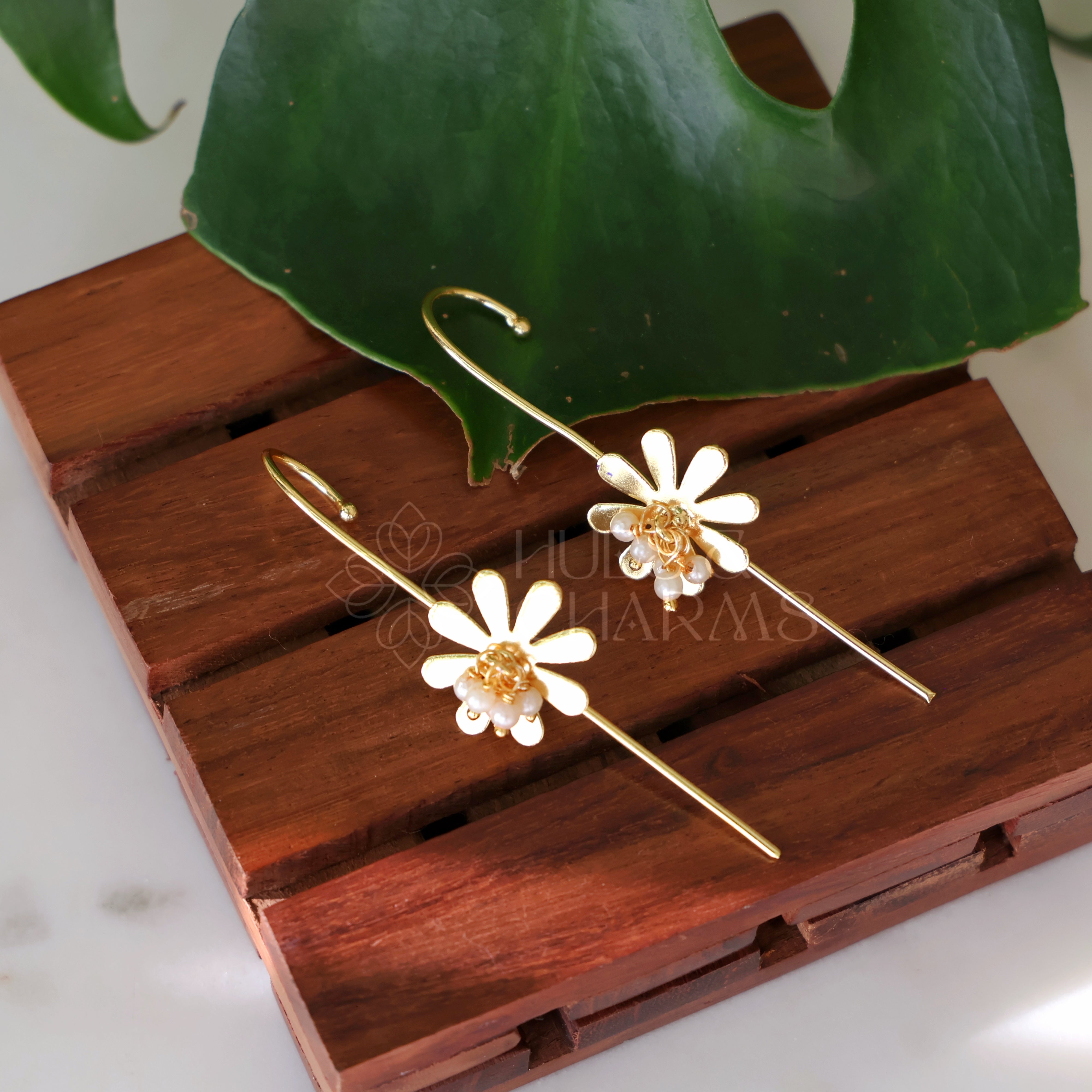 GOLDEN DAISY FLOWER EAR CUFF WITH PEARLS – Hues and Charms